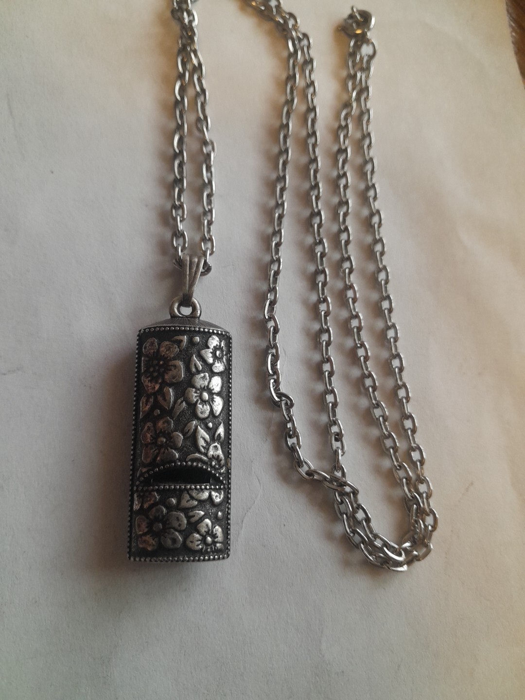 1975 Vintage Avon Silver Note Pendant Necklace Ornate… - Gem