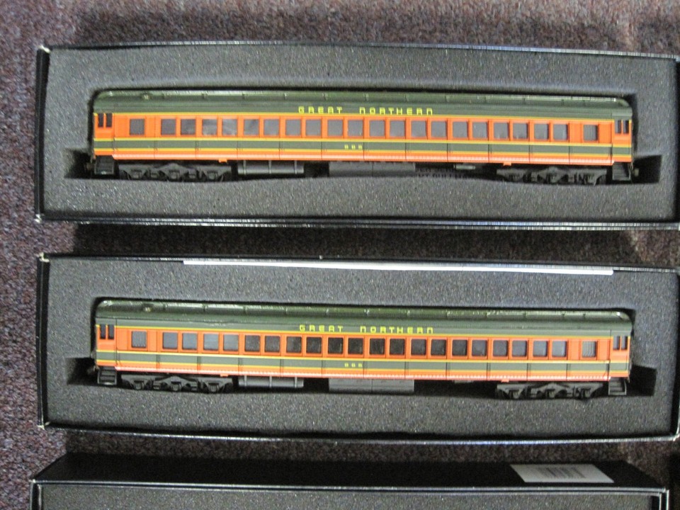 Bachmann HO Great Northern Engine and Passenger Cars | eBay