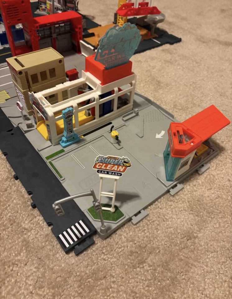 Matchbox Action Drivers City Playset Lot Car Wash Fire Station Hospital ...