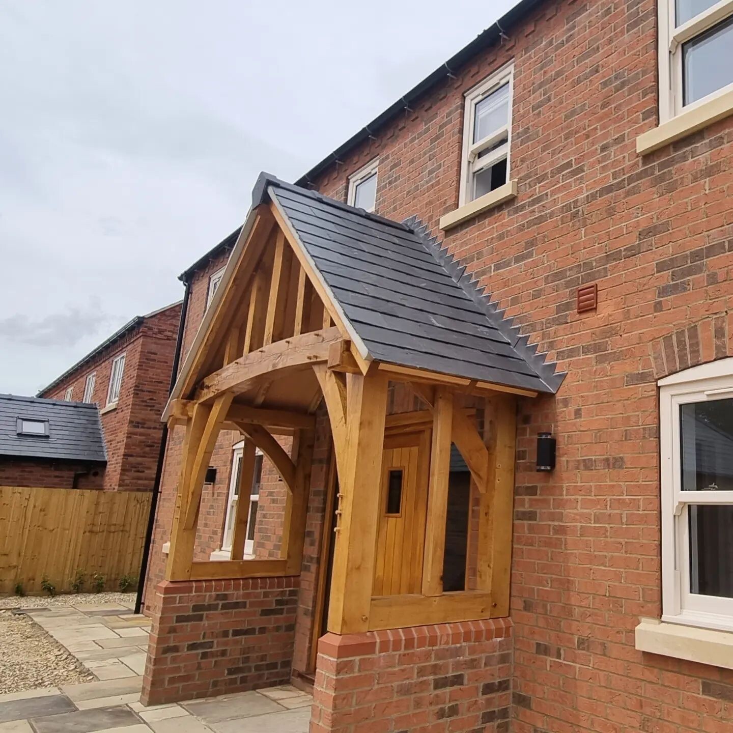 Oak Porch CURVED POSTS + CURVED MAIN TIE BEAM 'THE BRABOURNE' Made to ...