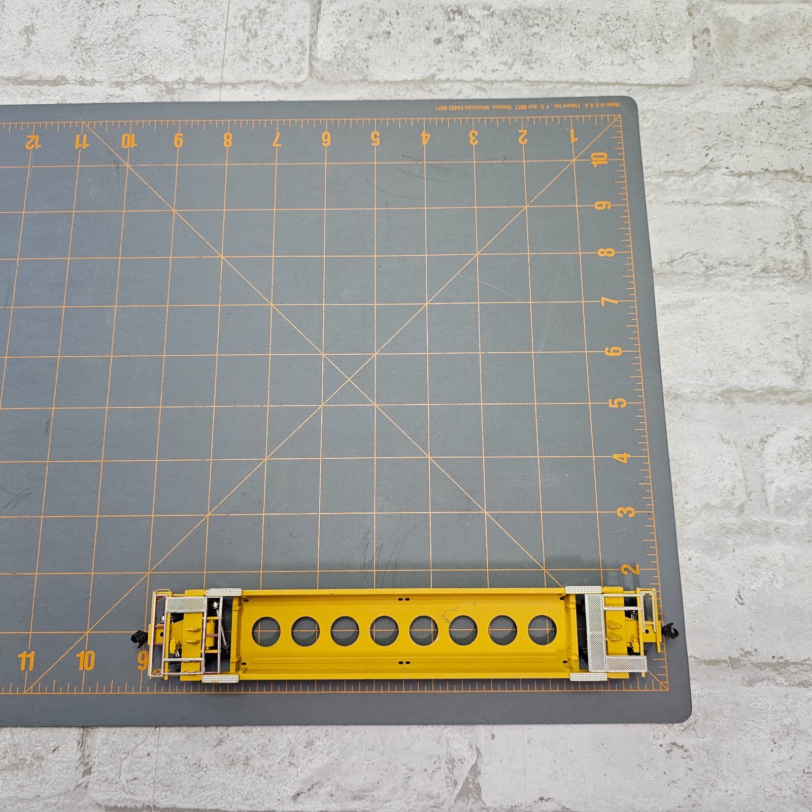 Walthers Proto 920-109130 DTTX 457574 Gunderson Rebuilt 40 Well Car Railbox Logo