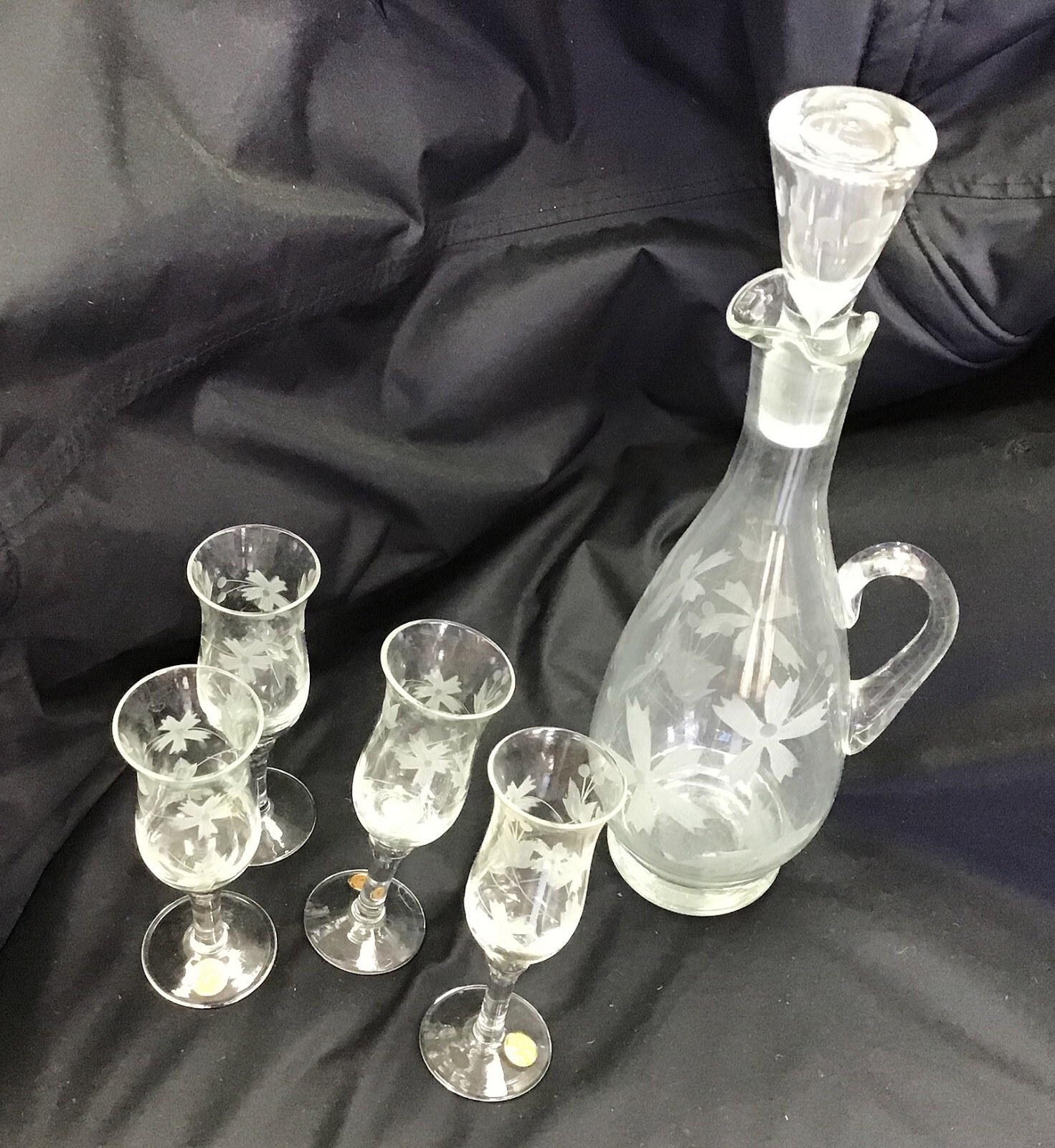 Etched Glass Wine Decanter With Stopper And Four Glasses | eBay