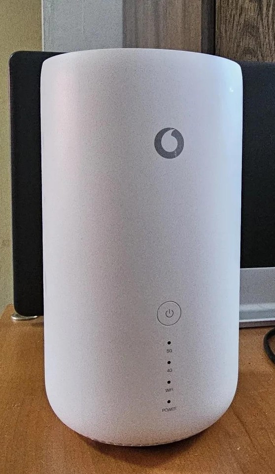 Mobile 5G Router - Wi-Fi 6 - Unlocked Vodafone Gigacube Router - TCL ...