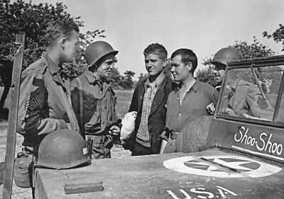 WW2 - Bataille du Cotentin -Des travailleurs russes se rendent fin juin ...