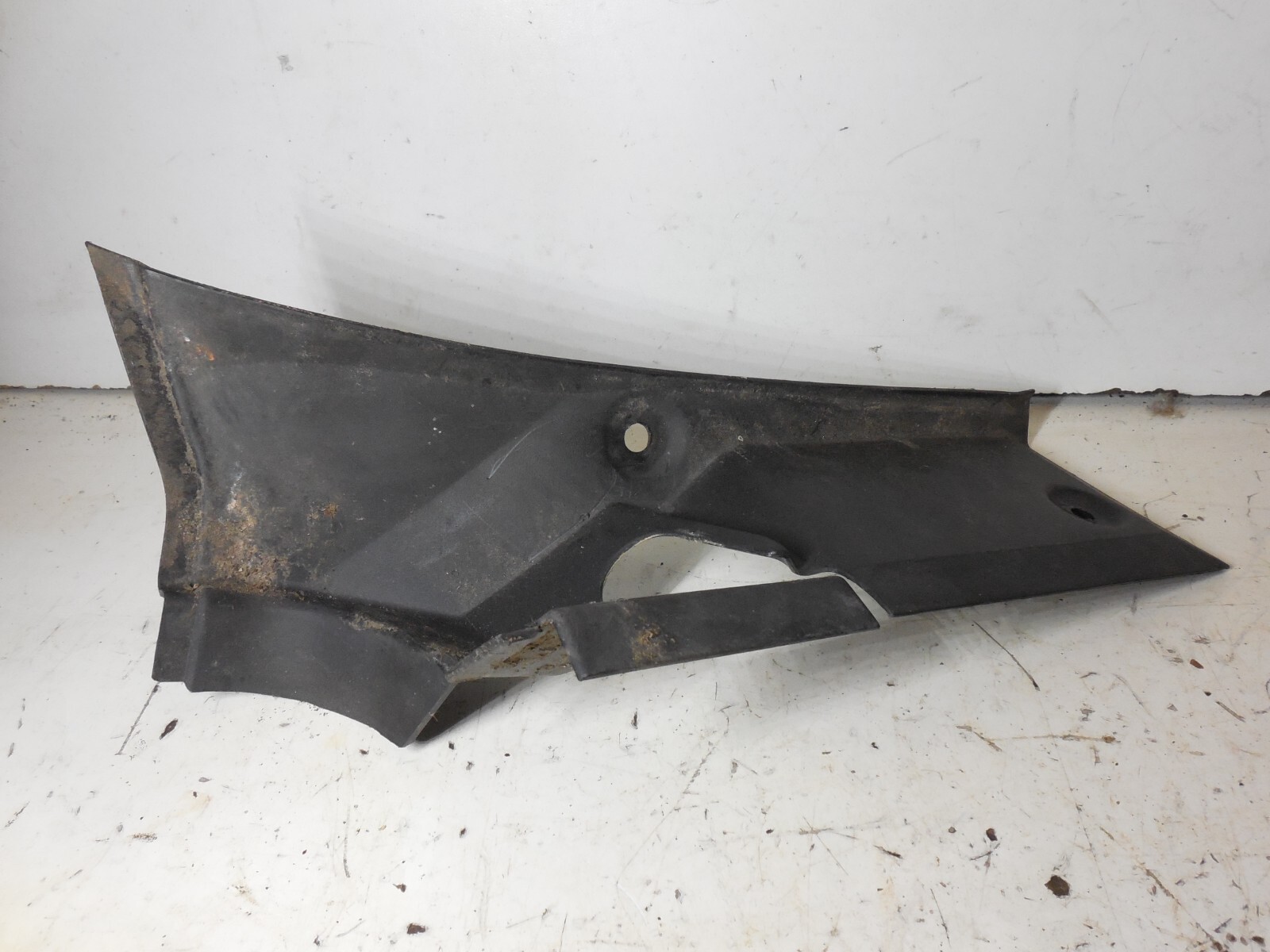 06-12 Mercedes R350 W251 Rear Right Tailgate Hinge Cover Panel Trim ...