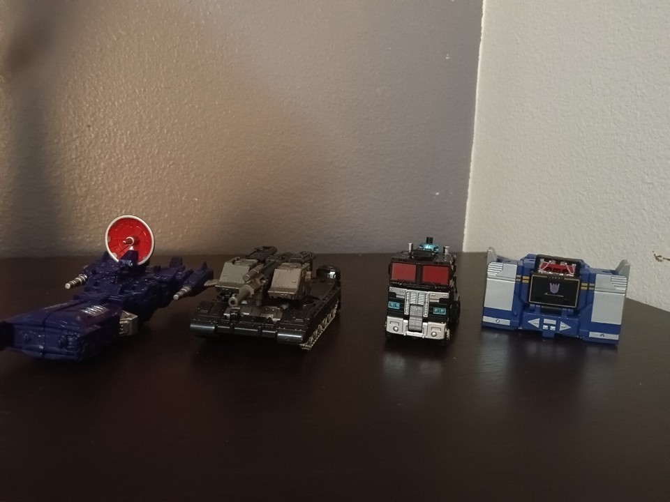 Transformers Legacy Core Class Megatron, Soundwave, Shockwave ...