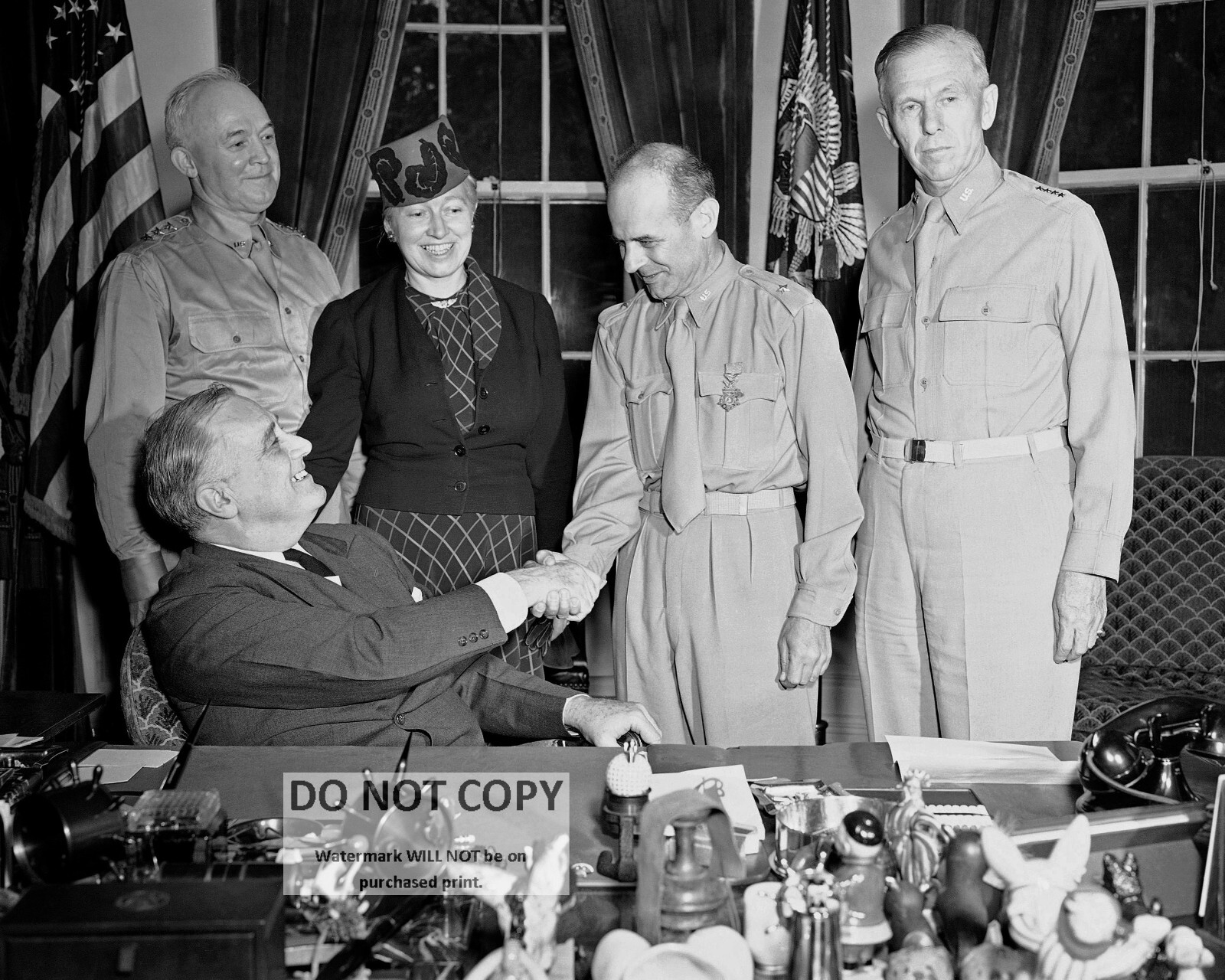 FRANKLIN D. ROOSEVELT SHAKES HAND OF GEN. JAMES DOOLITTLE - 8X10 PHOTO ...
