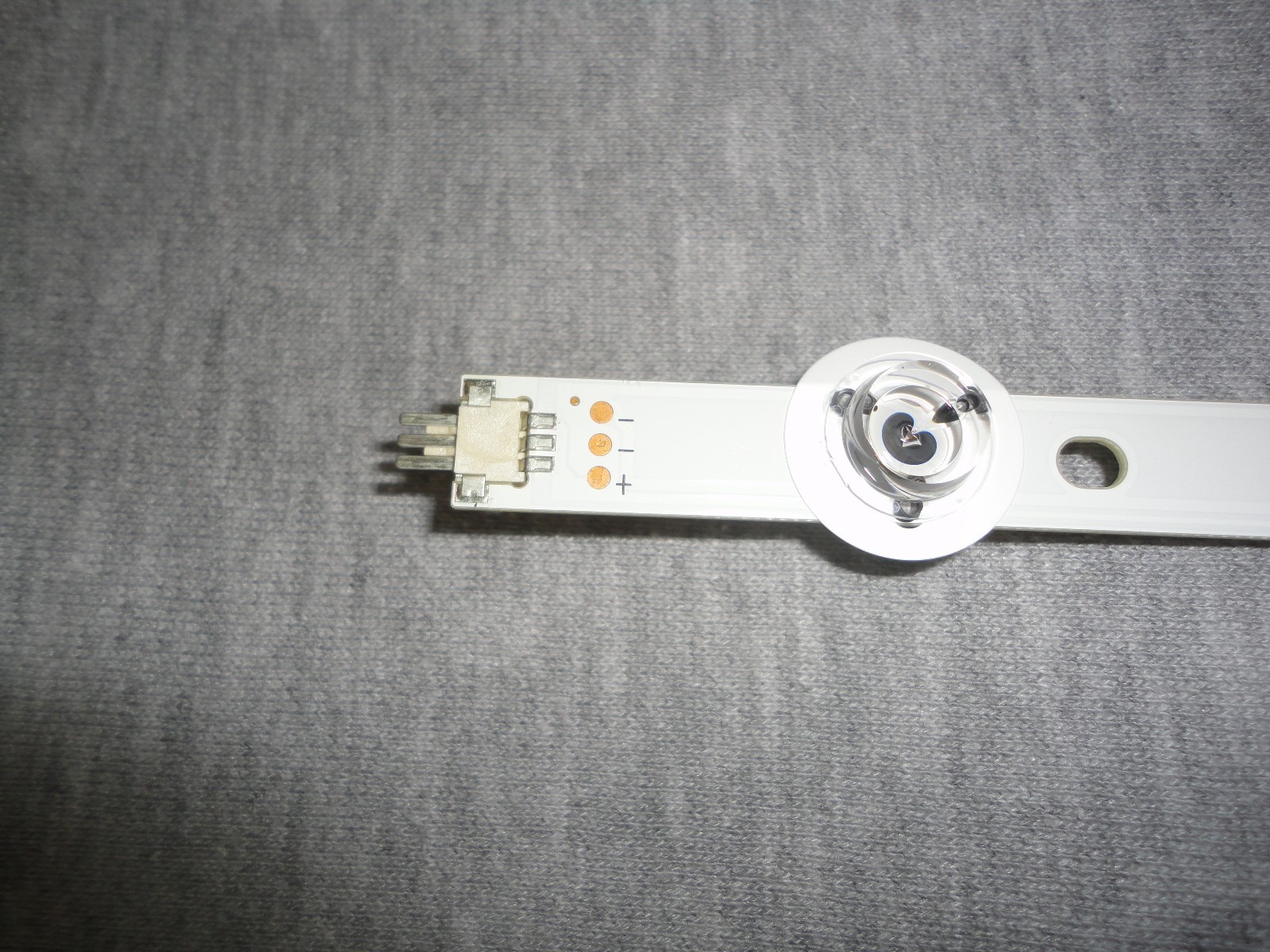 LG R2 LED LAMP STRIP 6916L-1743B PULLED FROM LED PANEL LC550DUH(PG)(F1 ...