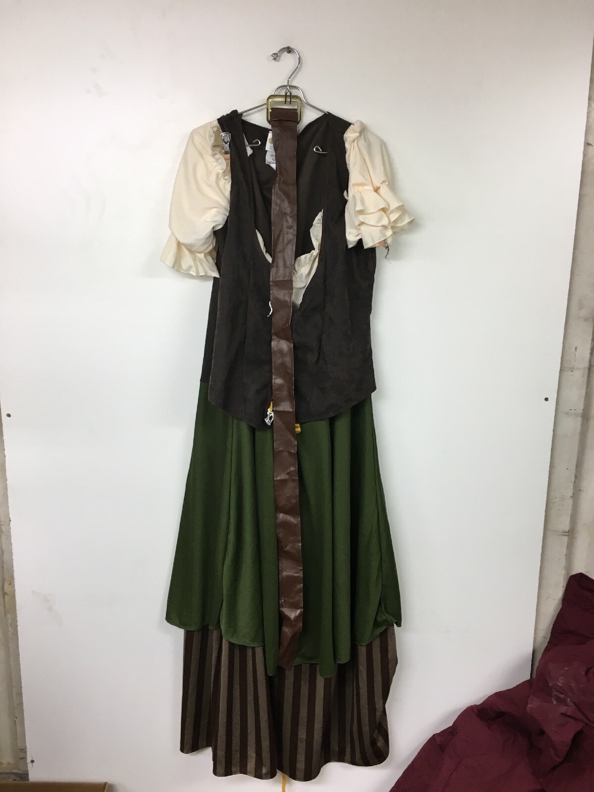 California Costumes Women’s Tavern Maiden Costume, Si… - Gem