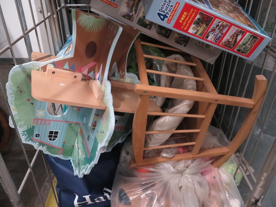 Bootsale Fair Market Car Boot Job Lot Games Toys Items Bundle Cage ...