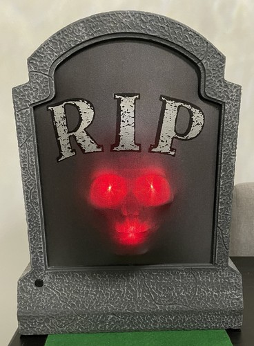 Animated Tombstone Skull Pushes Forward Red/white Flashing Lights ...