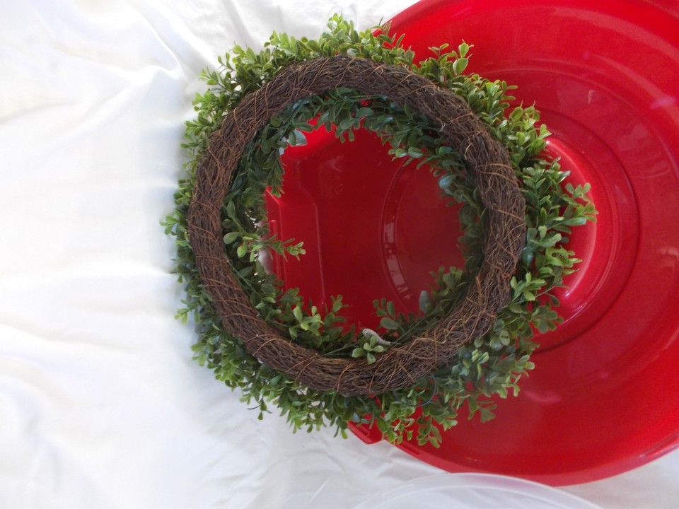Sterilite Plastic 24" Wreath Storage Box with Handle & Artificial ...