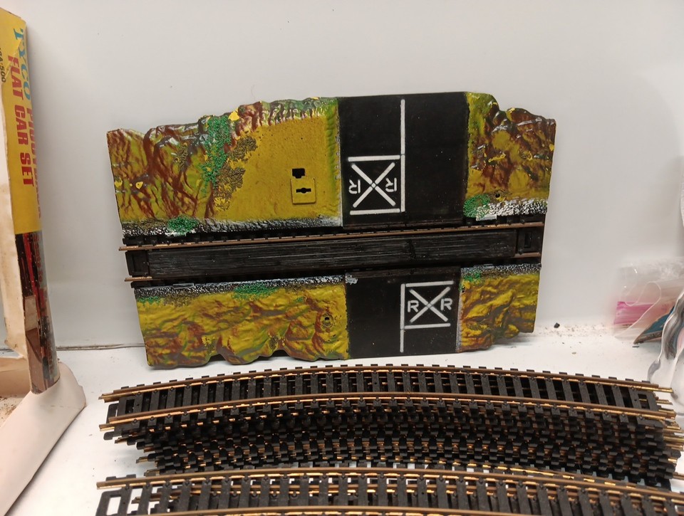 HO SCALE LEFT AND RIGHT TURNOUT /SWITCH LOT, 32 Pieces Of Track Plus ...