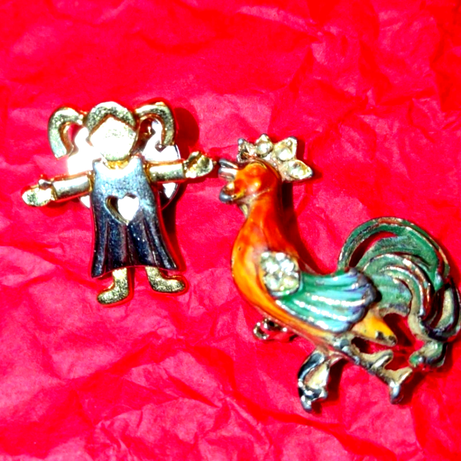 Beautiful rooster and little girl brooch - Gem
