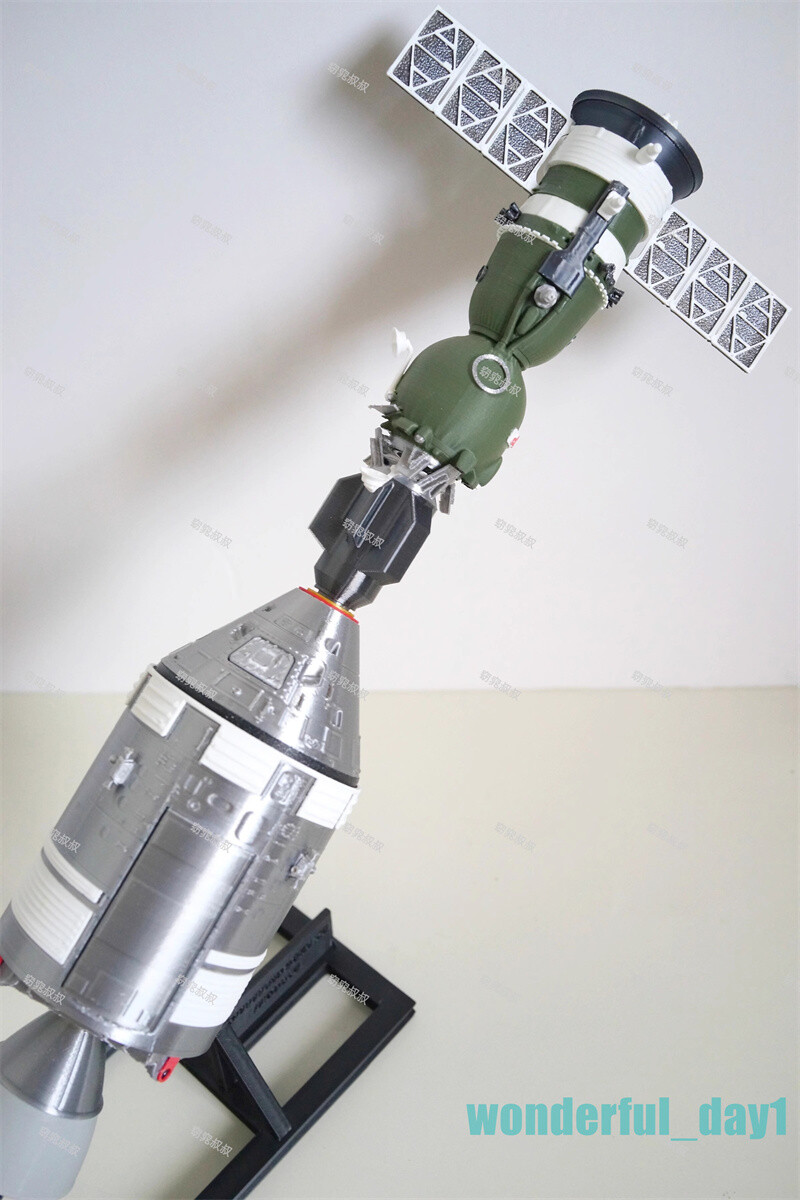 2011 Apollo 18 Russian Spacecraft