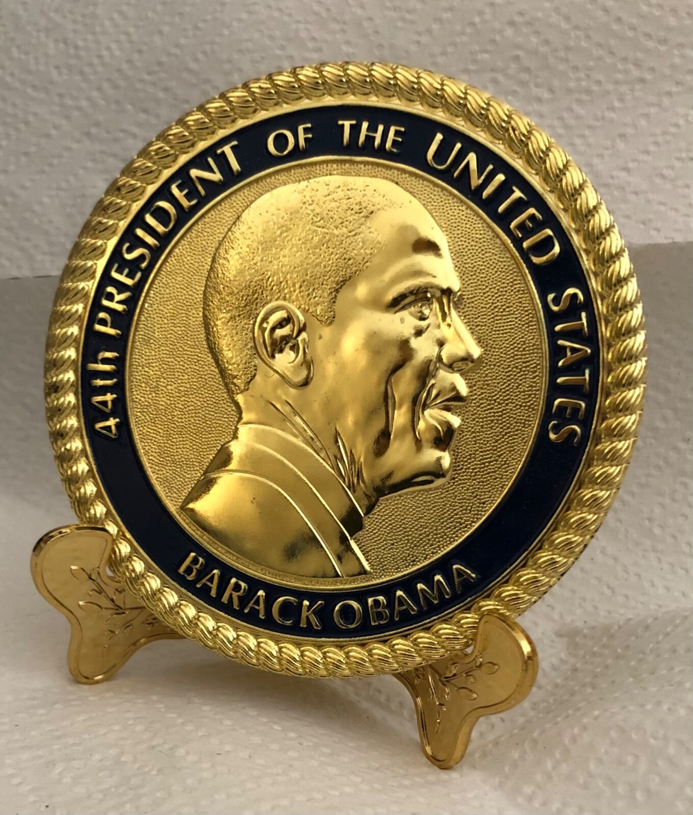 OBAMA BIDEN 2009 INAUGURATION GOLD PIN + WHITE HOUSE 2016 EASTER EGG ...