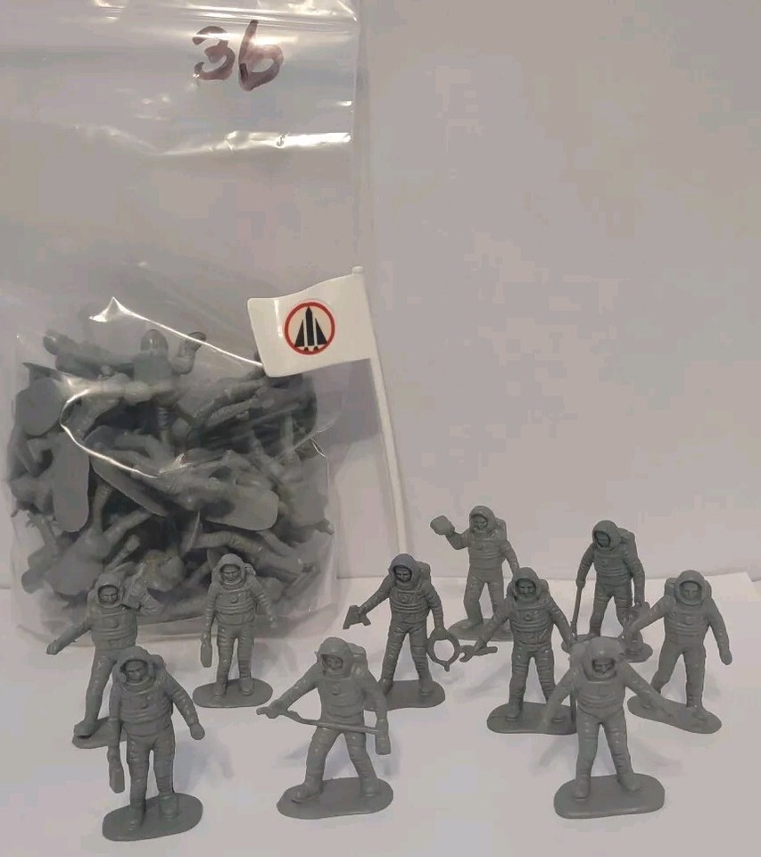 Lot of 36 Vintage Astronauts Mini Plastic Figure Toy Spacemen 2" + Flag | eBay