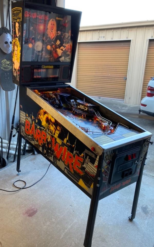 1996 Gottlieb "Barb Wire" pinball machine -Everything works 100% -GOOD ...