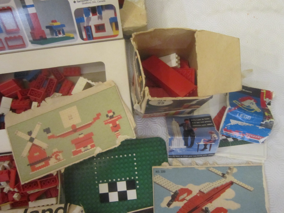 Huge Vintage 1970's & 80's Lego Lot with Minifigs & Boxes Samsonite ...
