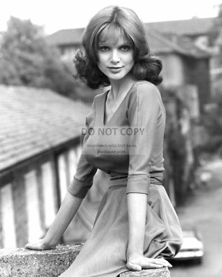 MADELINE SMITH ENGLISH ACTRESS - 8X10 PUBLICITY PHOTO (AZ533) | eBay