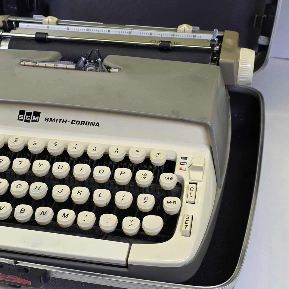 Vintage Smith-Corona Manual Typewriter Green and Beige Keys w/ Case | eBay