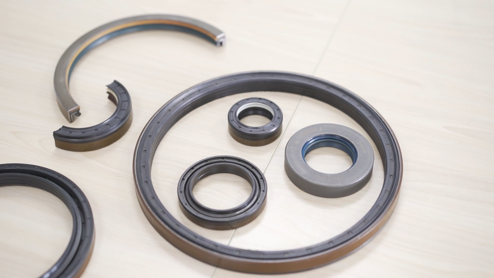 Shaft oil seal Fit for 12016688B, 82816688 CATERPILLAR 1792801 VALTRA ...