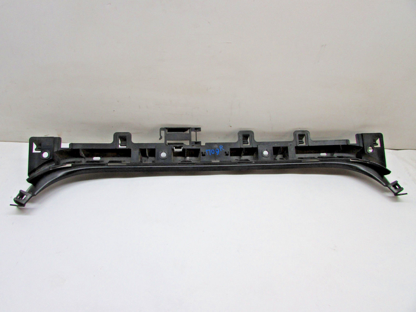 2011 BMW 328xi REAR BUMPER CENTER SUPPORT BRACKET 51 12 7 058 522 OEM ...