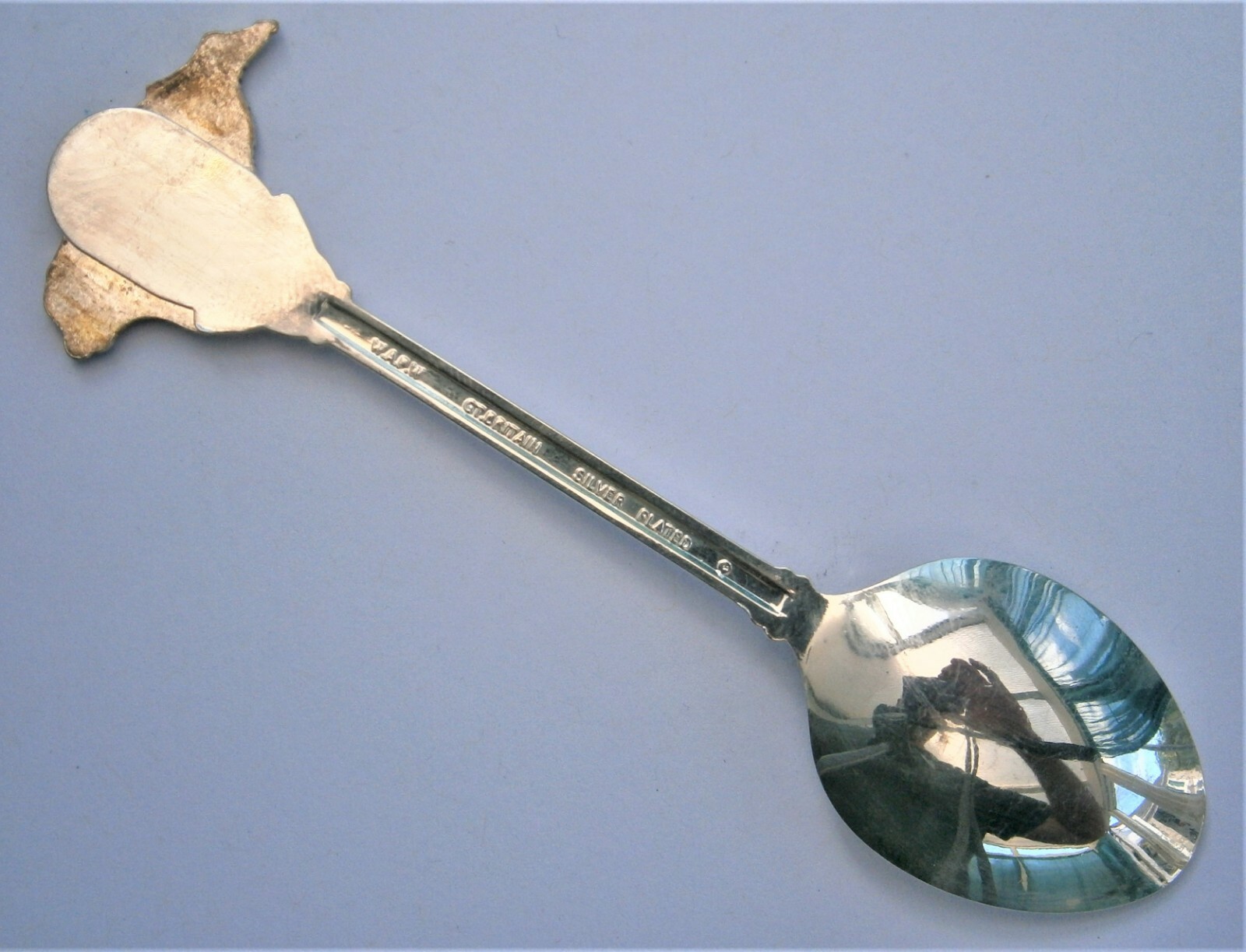 SD357:) Vintage enamel Isle of Wight map souvenir collectors spoon ...