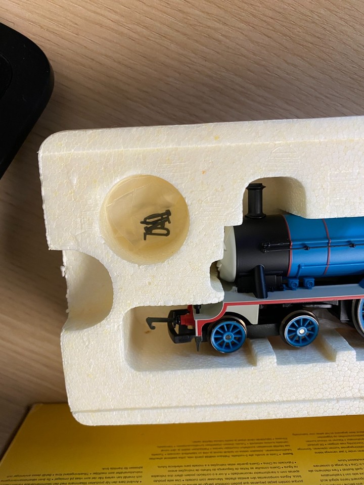Thomas the Tank Engine Hornby 00 Gauge - Edward the Blue Engine R9232 ...