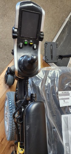 Pride Quantum Q6 Edge Powerchair 18x18 Mid Wheel Drive | eBay