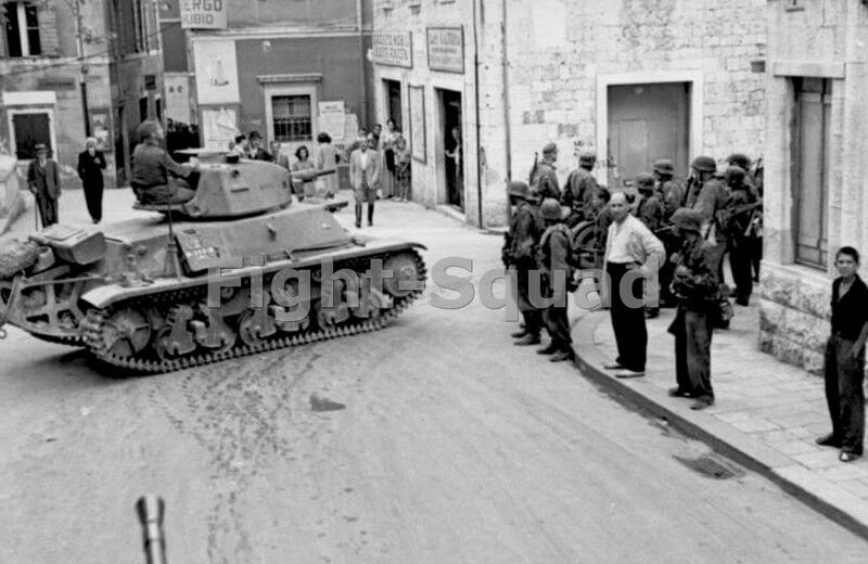 WW2 Picture Photo Croatia 1943 German Panzerkampfwagen 35H 734(f) tank ...