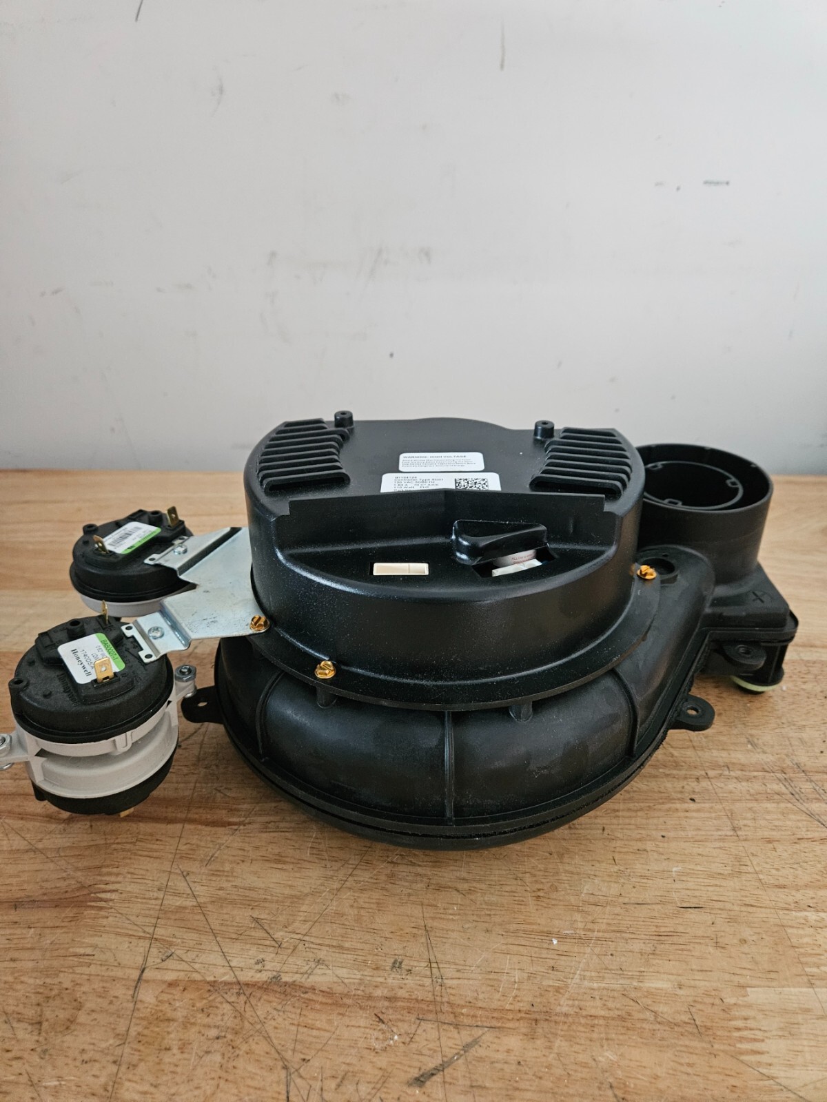 Carrier Bryant HR46GH001 OEM Inducer Motor Assembly 81104124 120 VAC # ...