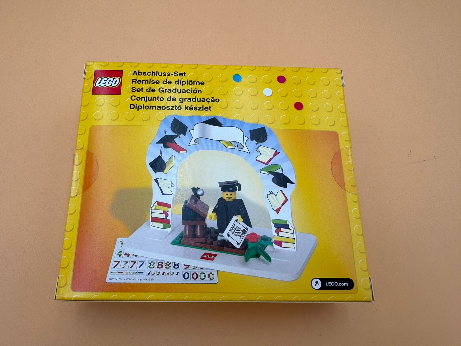 LEGO Miscellaneous: Classic Minifigure Graduation Set (850935) for sale ...