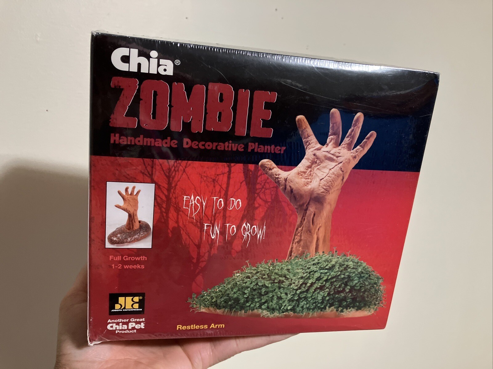 CHIA PET ZOMBIE Restless Arm HALLOWEEN WALKING DEAD PLANTER DECOR ...