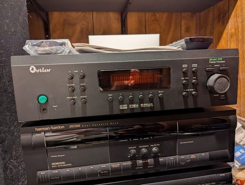Outlaw Model 950 Preamp Dolby Digital/DTS/Cirrus Extra Surround Sound ...