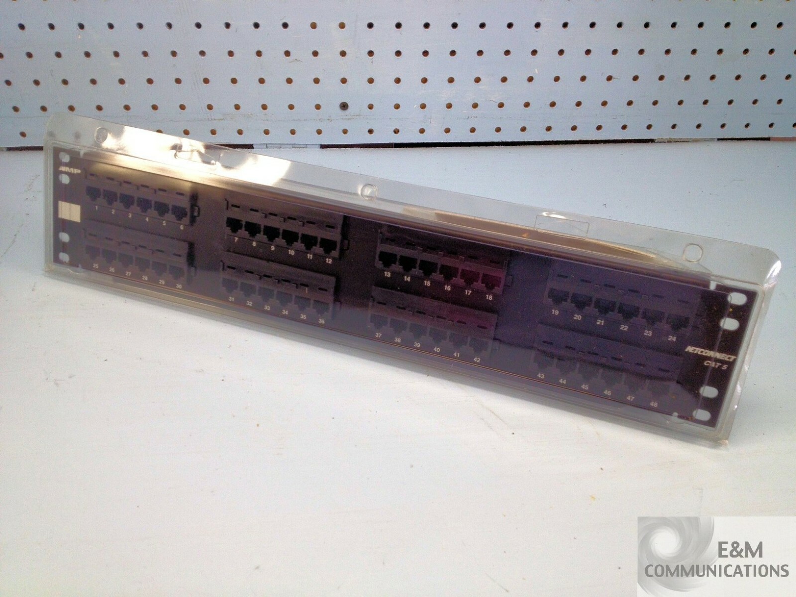 557872-1 00 REV T AMP TYCO 48 PORT CAT5 RJ45 23 INCH RACKMOUNTABLE ...