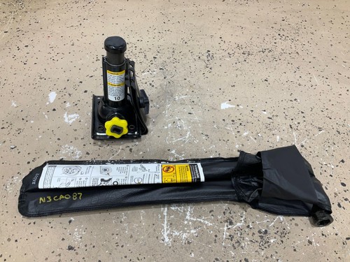 OEM 00 14 Silverado Suburban Tahoe Sierra Yukon Jack & Tool Set with ...