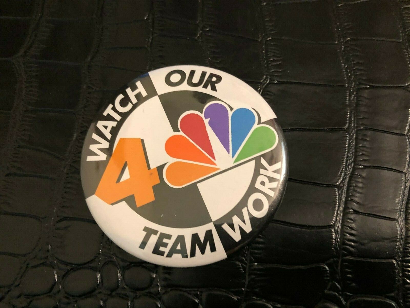 VINTAGE PINBACK BUTTON #131- 088 - TV - CHANNEL 4 - NBC - PEACOCK | eBay