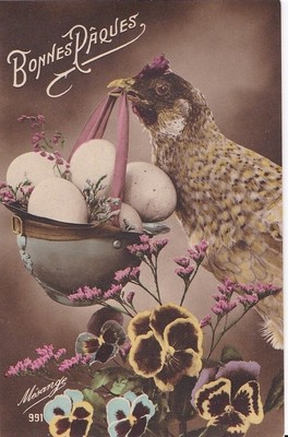 CPA Fantaisie BONNES PAQUES Poule avec Oeufs dans CASQUE DE POILU ...