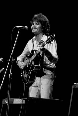 Singer John Prine Performs At Atlanta Symphony Hall 1975 Old Music ...