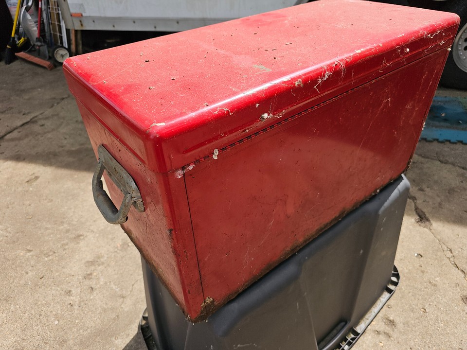 24NN41 HUOT TOOL BOX, 26" X 12" X 14" +/- OVERALL, RUSTY BOTTOM, NO KEY ...