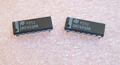 QTY (25) DM7493AN NSC 14 PIN DIP PACKAGE BINARY COUNTER SN7493AN 7493N ...