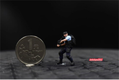 1/64 Armed police man Scene Prop Minitures Doll Figures For Cars ...