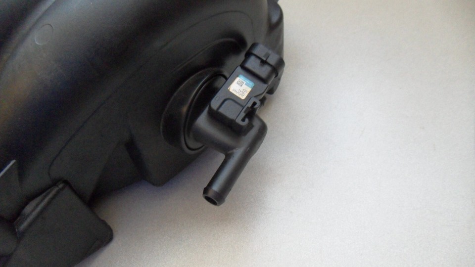 UNTESTED LS6 Chevy Complete Intake Manifold Injectors Rail Sensor Broke ...