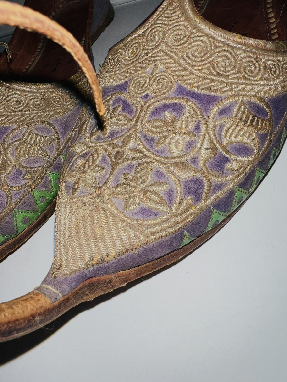 VINTAGE ARABIAN PERSIAN GENIE LEATHER HANDMADE EMBROIDERED CURLED CURL ...