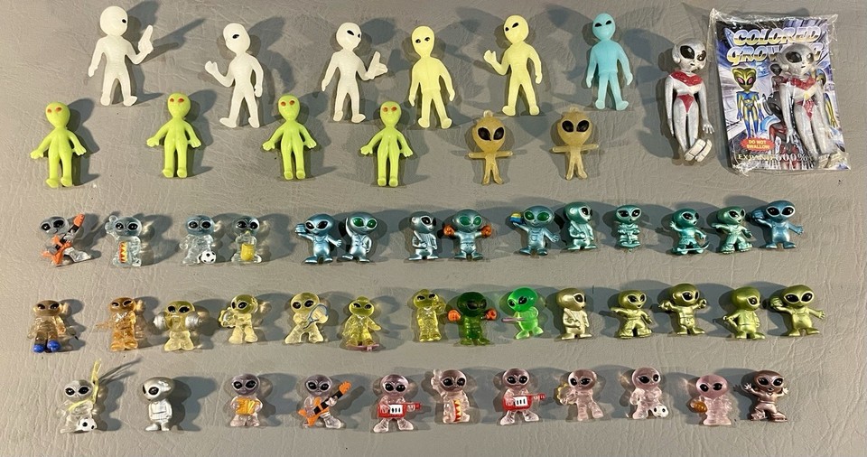 Lg Lot 67 Space ALIEN Gumball Vending Machine Toy Prize Key Chain 1-3 ...