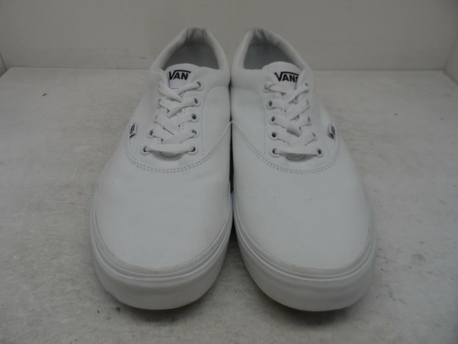 VANS Men's Low-Cut Authentic Skate Casual Sneakers 721356 White/White ...