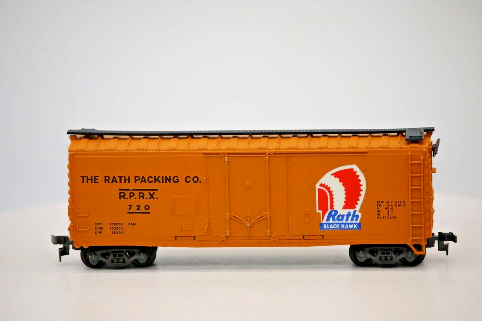 HO Gauge 1:87 Scale AHM The Rath Packing Co RPRX 607 Refrigerator Car ...