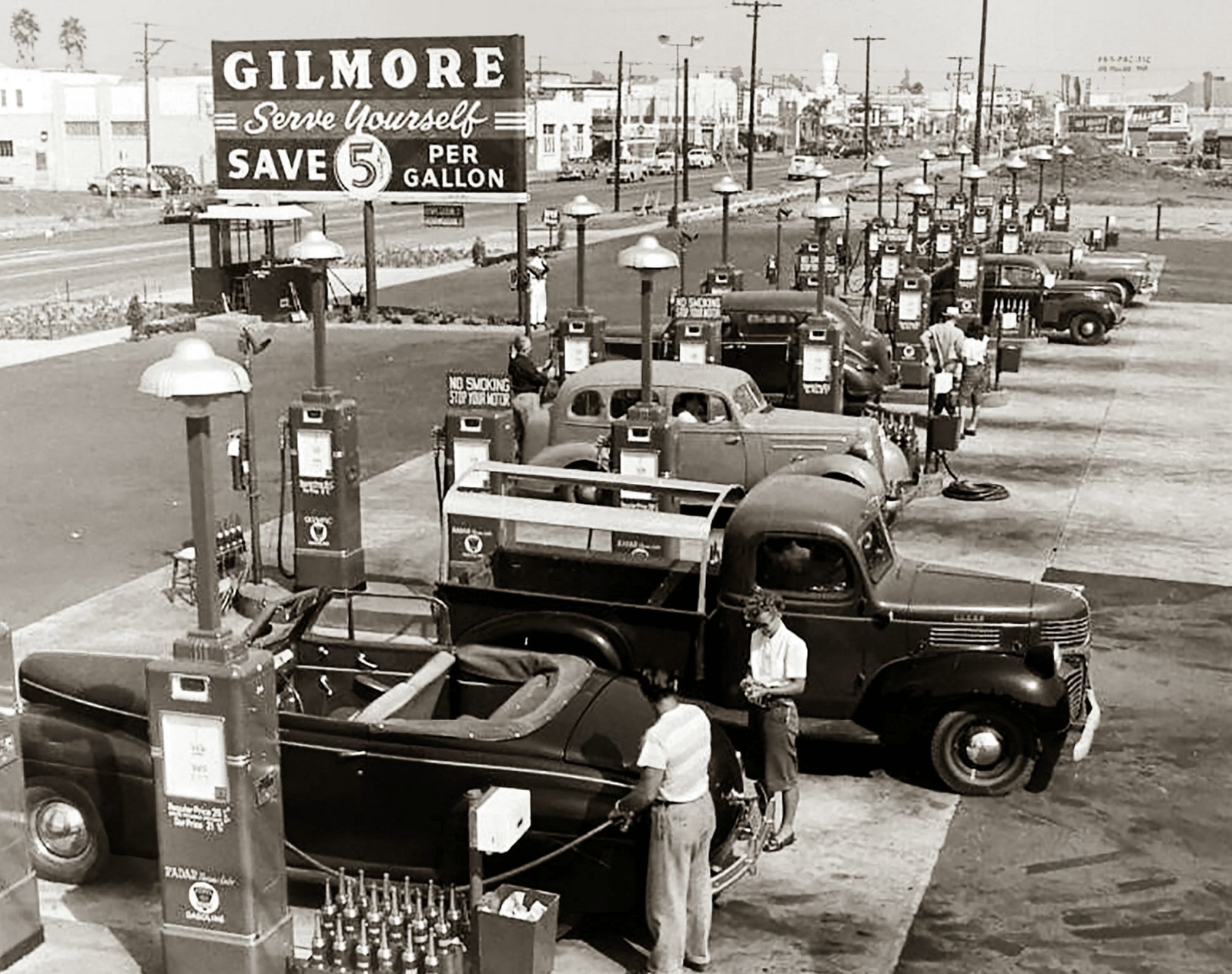 1948 GILMORE OIL Gas-A-Teria SELF SERVICE GAS STATION - PHOTO (209-S ...