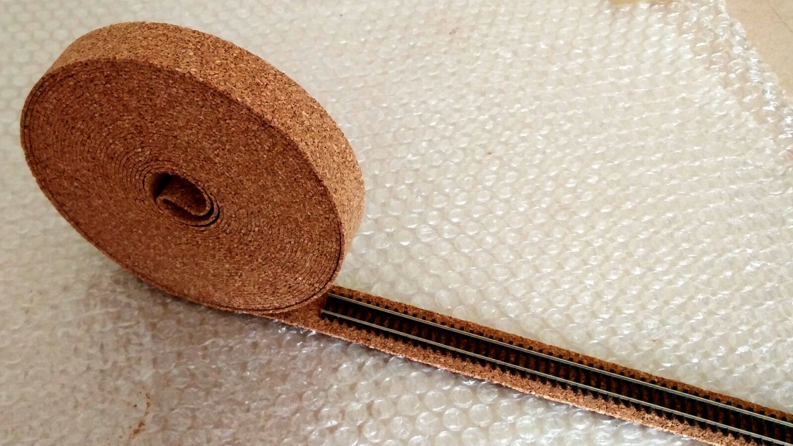 2mm X 25mm N-gauge model railway cork track underlay roll (10m) | eBay UK